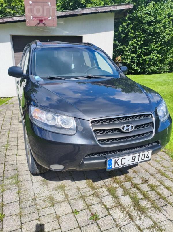 Black Hyundai Santa Fe 2007 in Jelgava, with an engine capacity of 2.20 L and mileage of 300 thousand km for 1400 €, photo 2 on AUTOMOTO.COM.LV