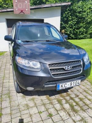 Black Hyundai Santa Fe 2007 in Jelgava, with an engine capacity of 2.20 L and mileage of 300 thousand km for 1400 €, photo 3 on AUTOMOTO.COM.LV