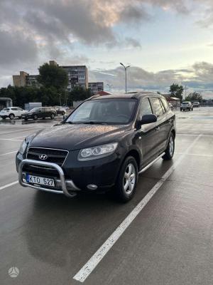 Melns Hyundai Santa Fe 2007 Viļņa, ar dzinēja tilpumu 2.19 L un nobraukumu 332 tūkst. km par 3000 €, foto 3 vietnē AUTOMOTO.COM.LV