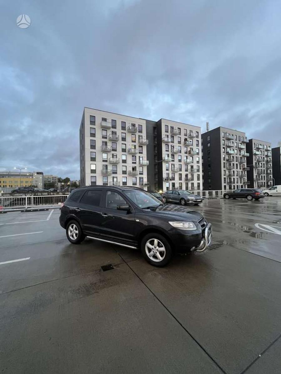 Melns Hyundai Santa Fe 2007 Viļņa, ar dzinēja tilpumu 2.19 L un nobraukumu 332 tūkst. km par 3000 €, foto 4 vietnē AUTOMOTO.COM.LV