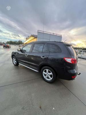 Melns Hyundai Santa Fe 2007 Viļņa, ar dzinēja tilpumu 2.19 L un nobraukumu 332 tūkst. km par 3000 €, foto 5 vietnē AUTOMOTO.COM.LV