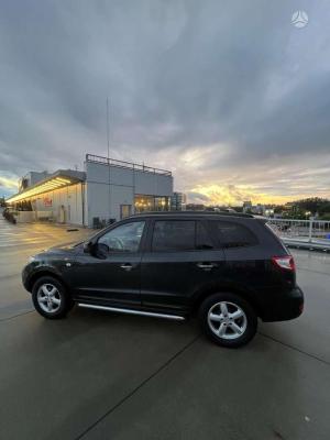 Melns Hyundai Santa Fe 2007 Viļņa, ar dzinēja tilpumu 2.19 L un nobraukumu 332 tūkst. km par 3000 €, foto 6 vietnē AUTOMOTO.COM.LV