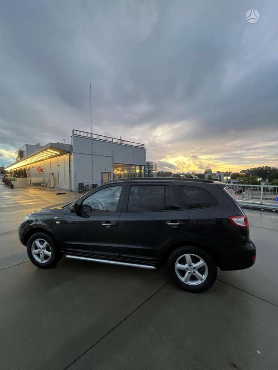 Melns Hyundai Santa Fe 2007 Viļņa, ar dzinēja tilpumu 2.19 L un nobraukumu 332 tūkst. km par 3000 €, foto 6 vietnē AUTOMOTO.COM.LV