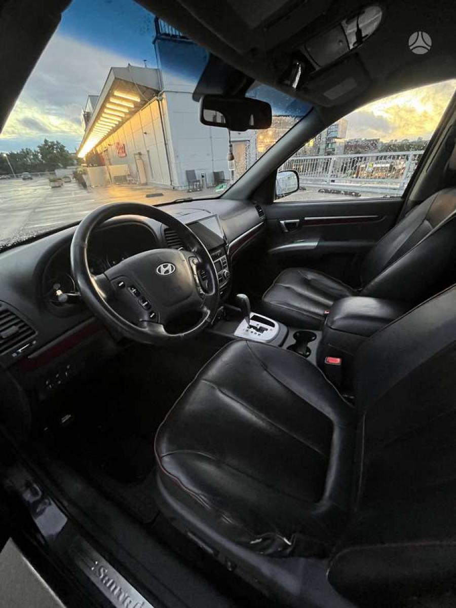 Melns Hyundai Santa Fe 2007 Viļņa, ar dzinēja tilpumu 2.19 L un nobraukumu 332 tūkst. km par 3000 €, foto 14 vietnē AUTOMOTO.COM.LV