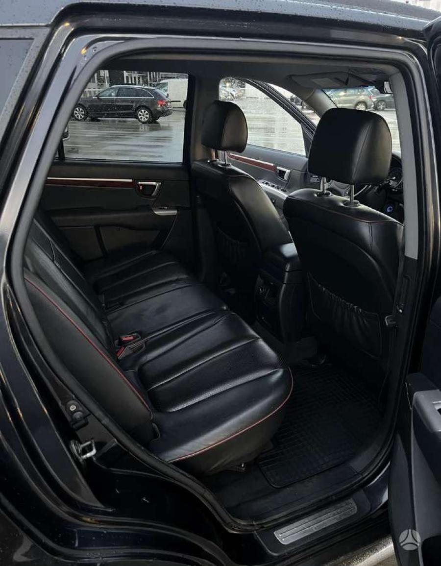 Melns Hyundai Santa Fe 2007 Viļņa, ar dzinēja tilpumu 2.19 L un nobraukumu 332 tūkst. km par 3000 €, foto 16 vietnē AUTOMOTO.COM.LV
