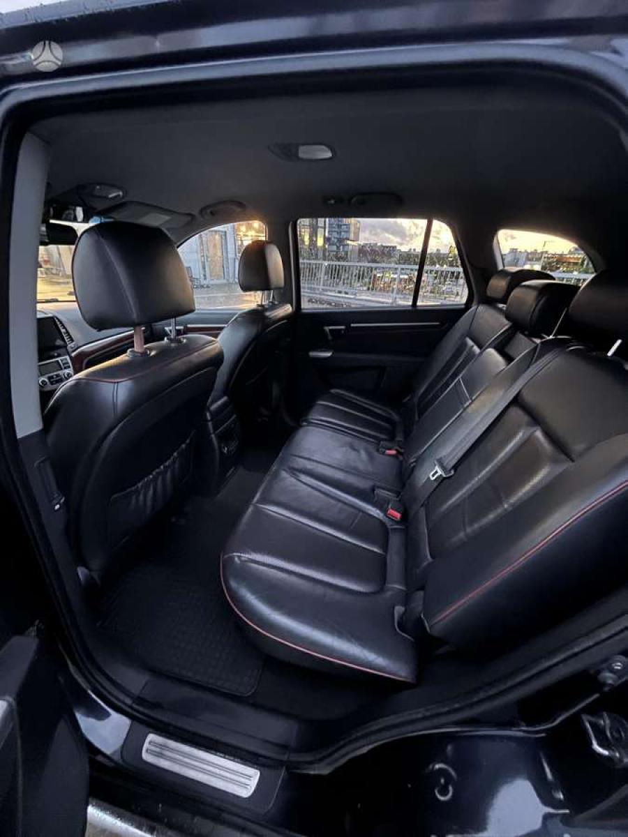 Melns Hyundai Santa Fe 2007 Viļņa, ar dzinēja tilpumu 2.19 L un nobraukumu 332 tūkst. km par 3000 €, foto 17 vietnē AUTOMOTO.COM.LV
