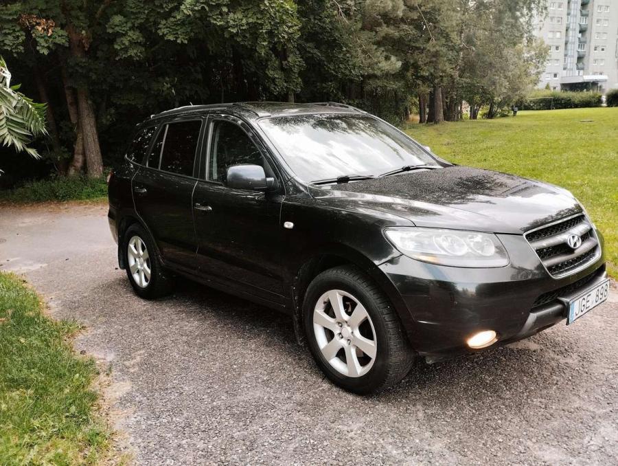 Black Hyundai Santa Fe 2007 in Vilnius, with an engine capacity of 2.19 L and mileage of 326 thousand km for 2950 €, photo 7 on AUTOMOTO.COM.LV