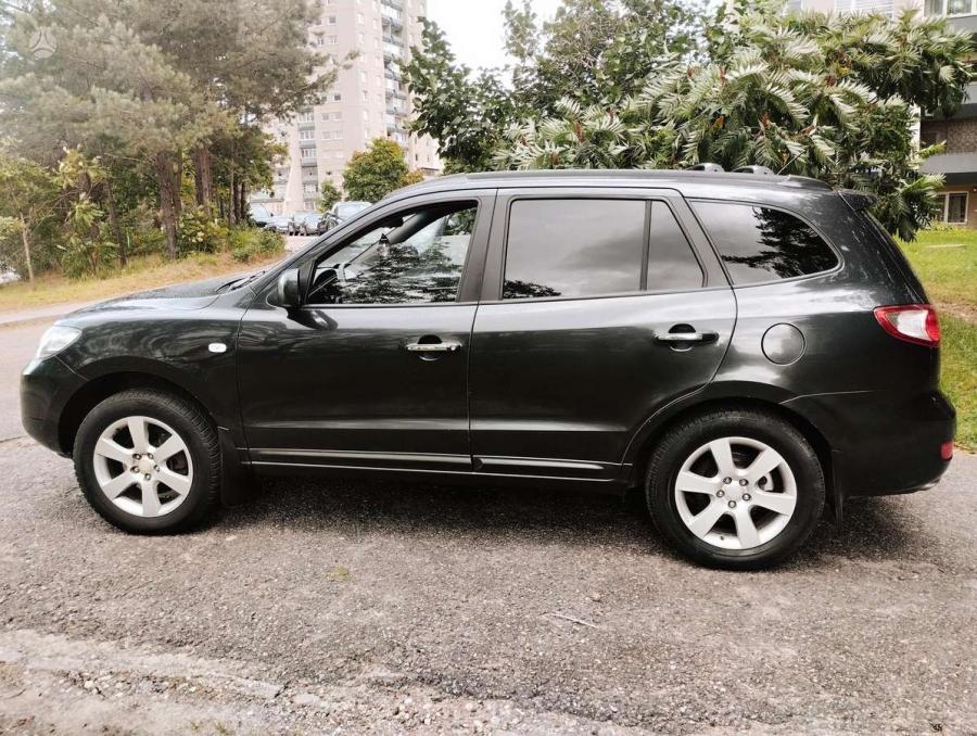 Black Hyundai Santa Fe 2007 in Vilnius, with an engine capacity of 2.19 L and mileage of 326 thousand km for 2950 €, photo 8 on AUTOMOTO.COM.LV