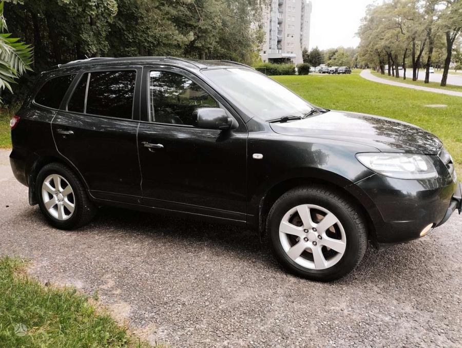 Black Hyundai Santa Fe 2007 in Vilnius, with an engine capacity of 2.19 L and mileage of 326 thousand km for 2950 €, photo 9 on AUTOMOTO.COM.LV