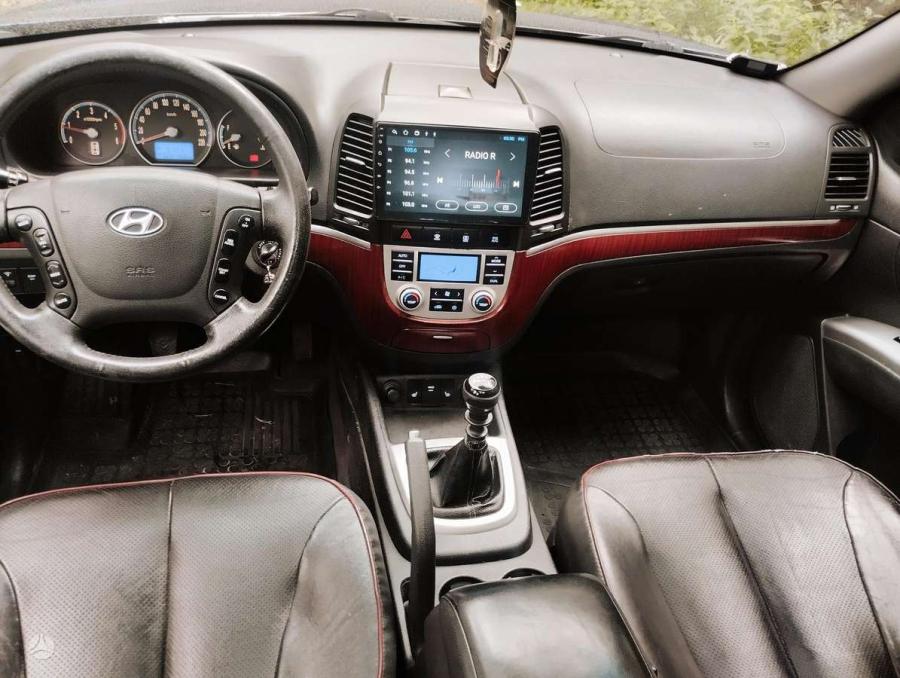 Black Hyundai Santa Fe 2007 in Vilnius, with an engine capacity of 2.19 L and mileage of 326 thousand km for 2950 €, photo 15 on AUTOMOTO.COM.LV