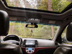 Black Hyundai Santa Fe 2007 in Vilnius, with an engine capacity of 2.19 L and mileage of 326 thousand km for 2950 €, photo 17 on AUTOMOTO.COM.LV
