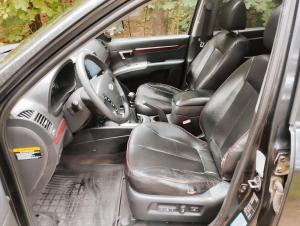 Black Hyundai Santa Fe 2007 in Vilnius, with an engine capacity of 2.19 L and mileage of 326 thousand km for 2950 €, photo 20 on AUTOMOTO.COM.LV