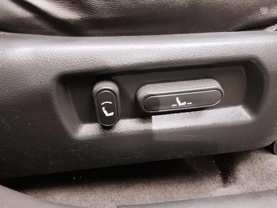 Black Hyundai Santa Fe 2007 in Vilnius, with an engine capacity of 2.19 L and mileage of 326 thousand km for 2950 €, photo 27 on AUTOMOTO.COM.LV