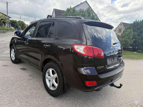 Black Hyundai Santa Fe 2007 in Marijampole, with an engine capacity of 2.19 L and mileage of 242 thousand km for 2999 €, photo 6 on AUTOMOTO.COM.LV