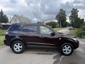 Black Hyundai Santa Fe 2007 in Marijampole, with an engine capacity of 2.19 L and mileage of 242 thousand km for 2999 €, photo 8 on AUTOMOTO.COM.LV
