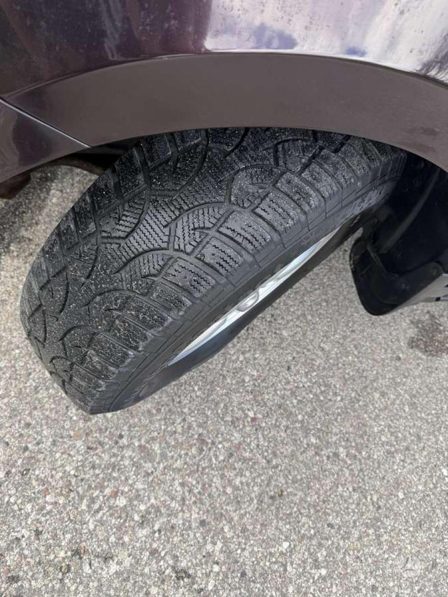 Black Hyundai Santa Fe 2007 in Marijampole, with an engine capacity of 2.19 L and mileage of 242 thousand km for 2999 €, photo 17 on AUTOMOTO.COM.LV