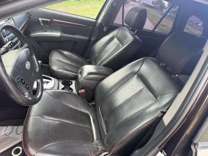 Black Hyundai Santa Fe 2007 in Marijampole, with an engine capacity of 2.19 L and mileage of 242 thousand km for 2999 €, photo 23 on AUTOMOTO.COM.LV
