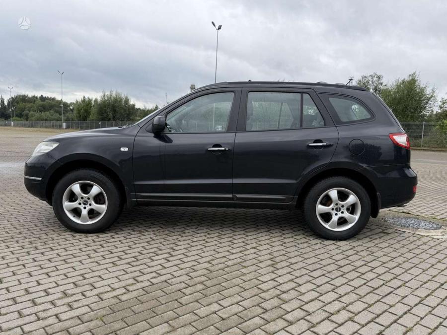 Black Hyundai Santa Fe 2007 in Marijampole, with an engine capacity of 2.19 L and mileage of 242 thousand km for 2950 €, photo 3 on AUTOMOTO.COM.LV
