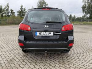 Black Hyundai Santa Fe 2007 in Marijampole, with an engine capacity of 2.19 L and mileage of 242 thousand km for 2950 €, photo 5 on AUTOMOTO.COM.LV