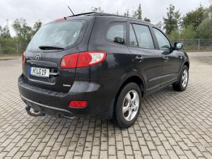 Black Hyundai Santa Fe 2007 in Marijampole, with an engine capacity of 2.19 L and mileage of 242 thousand km for 2950 €, photo 6 on AUTOMOTO.COM.LV