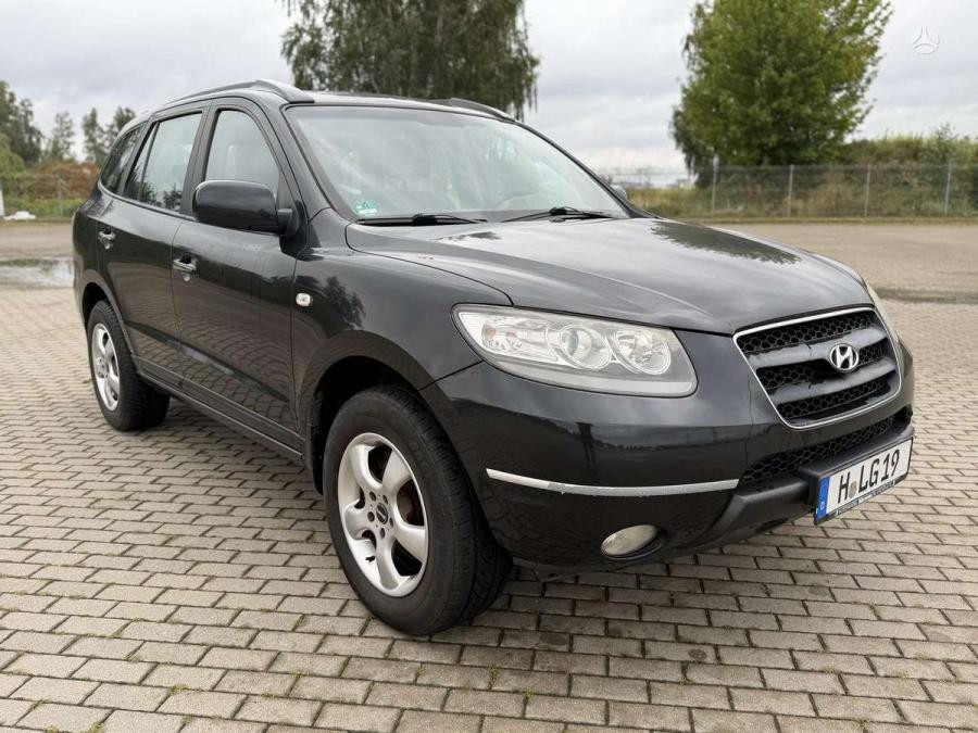 Black Hyundai Santa Fe 2007 in Marijampole, with an engine capacity of 2.19 L and mileage of 242 thousand km for 2950 €, photo 8 on AUTOMOTO.COM.LV