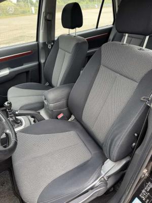 Black Hyundai Santa Fe 2007 in Marijampole, with an engine capacity of 2.19 L and mileage of 242 thousand km for 2950 €, photo 12 on AUTOMOTO.COM.LV