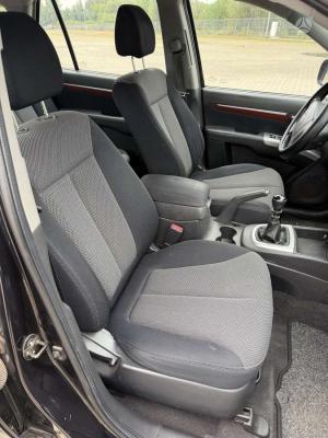 Black Hyundai Santa Fe 2007 in Marijampole, with an engine capacity of 2.19 L and mileage of 242 thousand km for 2950 €, photo 15 on AUTOMOTO.COM.LV