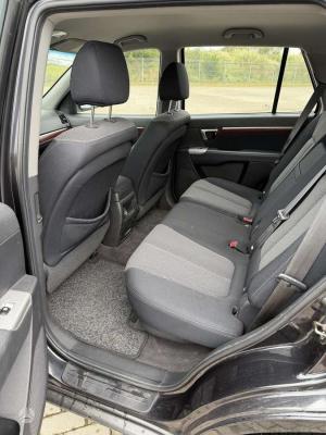 Black Hyundai Santa Fe 2007 in Marijampole, with an engine capacity of 2.19 L and mileage of 242 thousand km for 2950 €, photo 17 on AUTOMOTO.COM.LV