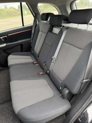 Black Hyundai Santa Fe 2007 in Marijampole, with an engine capacity of 2.19 L and mileage of 242 thousand km for 2950 €, photo 18 on AUTOMOTO.COM.LV