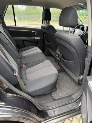 Black Hyundai Santa Fe 2007 in Marijampole, with an engine capacity of 2.19 L and mileage of 242 thousand km for 2950 €, photo 19 on AUTOMOTO.COM.LV