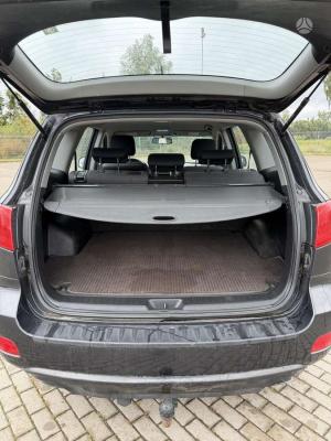 Black Hyundai Santa Fe 2007 in Marijampole, with an engine capacity of 2.19 L and mileage of 242 thousand km for 2950 €, photo 20 on AUTOMOTO.COM.LV