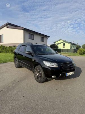 Black Hyundai Santa Fe 2007 in Kaunas, with an engine capacity of 2.19 L and mileage of 300 thousand km for 3500 €, photo  on AUTOMOTO.COM.LV