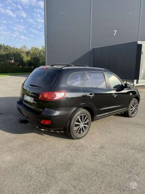 Black Hyundai Santa Fe 2007 in Kaunas, with an engine capacity of 2.19 L and mileage of 300 thousand km for 3500 €, photo 3 on AUTOMOTO.COM.LV