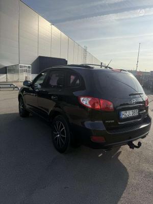 Black Hyundai Santa Fe 2007 in Kaunas, with an engine capacity of 2.19 L and mileage of 300 thousand km for 3500 €, photo 4 on AUTOMOTO.COM.LV