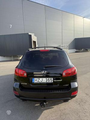 Black Hyundai Santa Fe 2007 in Kaunas, with an engine capacity of 2.19 L and mileage of 300 thousand km for 3500 €, photo 5 on AUTOMOTO.COM.LV