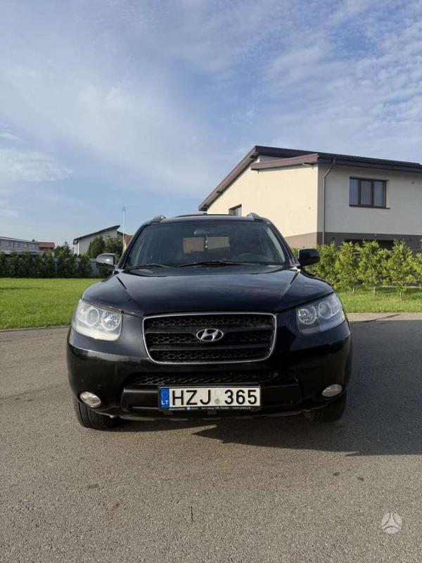 Black Hyundai Santa Fe 2007 in Kaunas, with an engine capacity of 2.19 L and mileage of 300 thousand km for 3500 €, photo 6 on AUTOMOTO.COM.LV