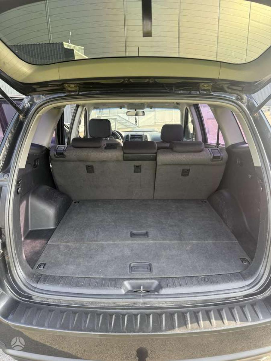 Black Hyundai Santa Fe 2007 in Kaunas, with an engine capacity of 2.19 L and mileage of 300 thousand km for 3500 €, photo 9 on AUTOMOTO.COM.LV
