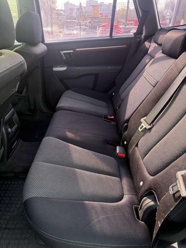 Black Hyundai Santa Fe 2007 in Kaunas, with an engine capacity of 2.19 L and mileage of 300 thousand km for 3500 €, photo 10 on AUTOMOTO.COM.LV