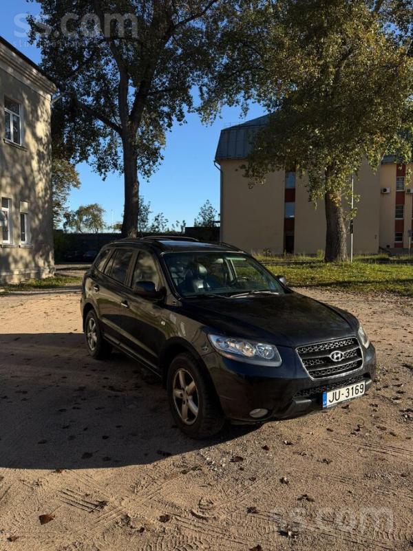 Hyundai Santa Fe 2007 Daugavpils vietnē Melns Hyundai Santa Fe 2007 Daugavpils, ar dzinēja tilpumu 2.20 L un nobraukumu 280 tūkst. km par 3150 €, foto 1 vietnē AUTOMOTO.COM.LV