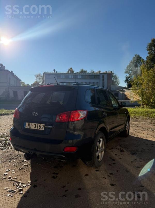 Hyundai Santa Fe 2007 Daugavpils vietnē Melns Hyundai Santa Fe 2007 Daugavpils, ar dzinēja tilpumu 2.20 L un nobraukumu 280 tūkst. km par 3150 €, foto 5 vietnē AUTOMOTO.COM.LV