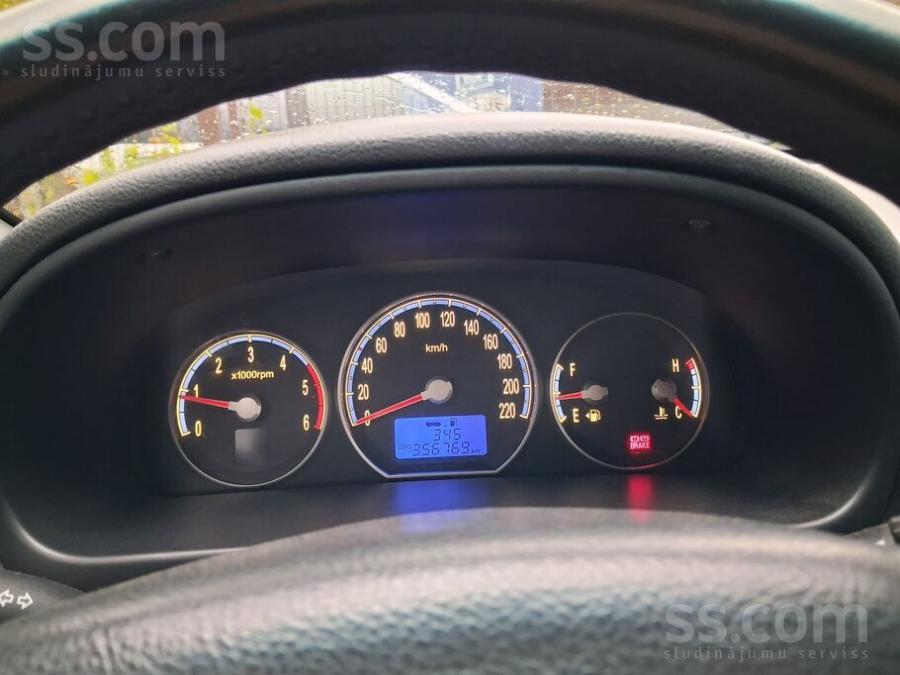 Melns Hyundai Santa Fe 2007 Jelgava, ar dzinēja tilpumu 2.20 L un nobraukumu 357 tūkst. km par 4000 €, foto 3 vietnē AUTOMOTO.COM.LV