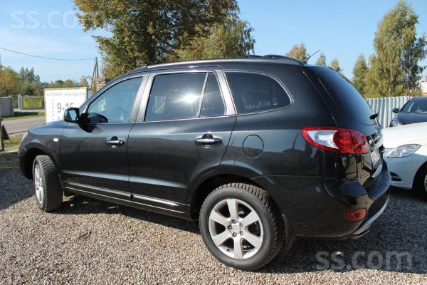 Hyundai Santa Fe 2007 Daugavpils vietnē Melns Hyundai Santa Fe 2007 Daugavpils, ar dzinēja tilpumu 2.20 L un nobraukumu 297 tūkst. km par 3990 €, foto 5 vietnē AUTOMOTO.COM.LV