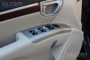 Melns Hyundai Santa Fe 2007 Daugavpils, ar dzinēja tilpumu 2.20 L un nobraukumu 297 tūkst. km par 3990 €, foto 17 vietnē AUTOMOTO.COM.LV