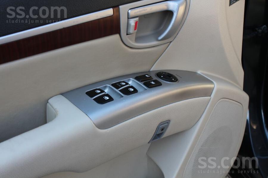 Melns Hyundai Santa Fe 2007 Daugavpils, ar dzinēja tilpumu 2.20 L un nobraukumu 297 tūkst. km par 3990 €, foto 17 vietnē AUTOMOTO.COM.LV