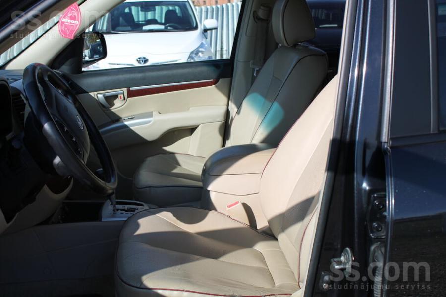 Melns Hyundai Santa Fe 2007 Daugavpils, ar dzinēja tilpumu 2.20 L un nobraukumu 297 tūkst. km par 3990 €, foto 20 vietnē AUTOMOTO.COM.LV