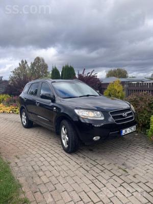 Black Hyundai Santa Fe 2007 in Riga, with an engine capacity of 2.20 L and mileage of 262 thousand km for 3300 €, photo 1 on AUTOMOTO.COM.LV