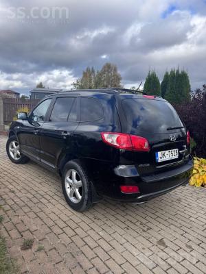 Black Hyundai Santa Fe 2007 in Riga, with an engine capacity of 2.20 L and mileage of 262 thousand km for 3300 €, photo 4 on AUTOMOTO.COM.LV