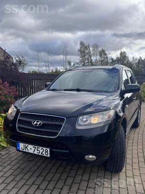 Black Hyundai Santa Fe 2007 in Riga, with an engine capacity of 2.20 L and mileage of 262 thousand km for 3300 €, photo 5 on AUTOMOTO.COM.LV
