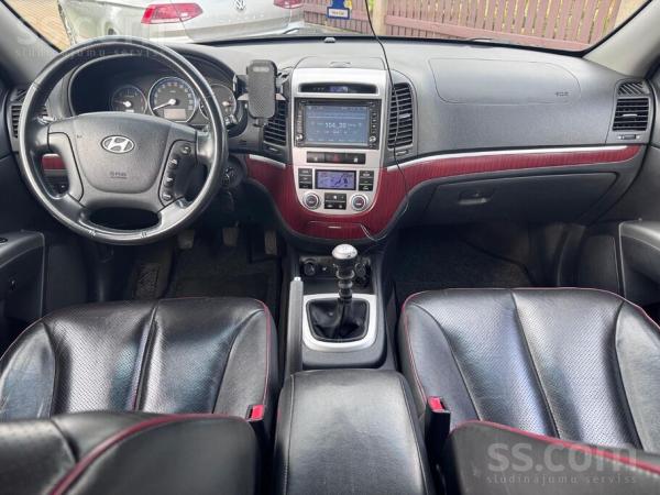 Black Hyundai Santa Fe 2007 in Riga, with an engine capacity of 2.20 L and mileage of 262 thousand km for 3300 €, photo 6 on AUTOMOTO.COM.LV