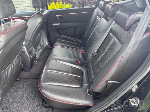 Black Hyundai Santa Fe 2007 in Riga, with an engine capacity of 2.20 L and mileage of 262 thousand km for 3300 €, photo 7 on AUTOMOTO.COM.LV